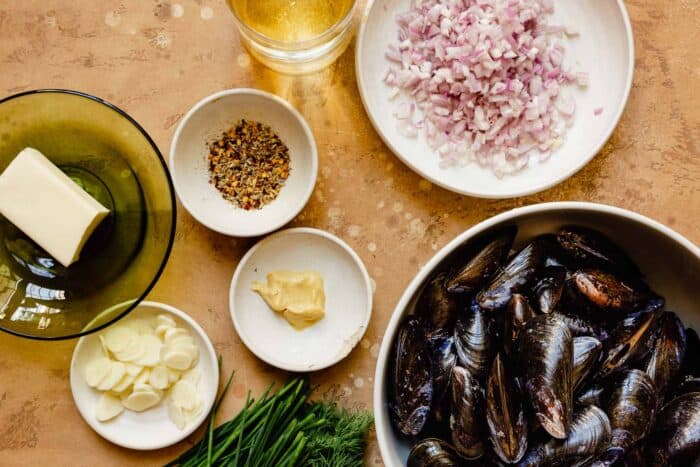 Mussels Recipe - Steamed with White Wine Garlic Butter Sauce