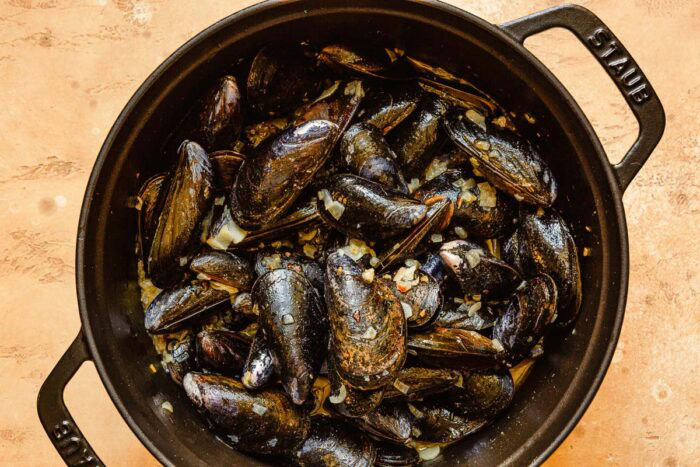 Fresh Mussels Recipe - Zestful Kitchen